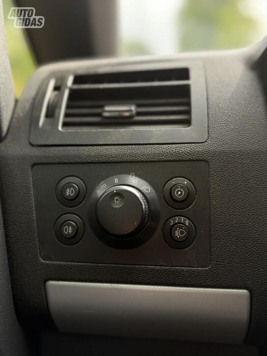 Grey Opel Zafira 2007 in Vilnius, with an engine capacity of 1.90 L and mileage of 280 thousand km for 1650 €, photo 13 on AUTOMOTO.COM.LV