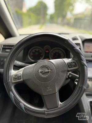 Grey Opel Zafira 2007 in Vilnius, with an engine capacity of 1.90 L and mileage of 280 thousand km for 1650 €, photo 14 on AUTOMOTO.COM.LV