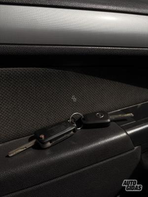 Grey Opel Zafira 2007 in Vilnius, with an engine capacity of 1.90 L and mileage of 280 thousand km for 1650 €, photo 23 on AUTOMOTO.COM.LV
