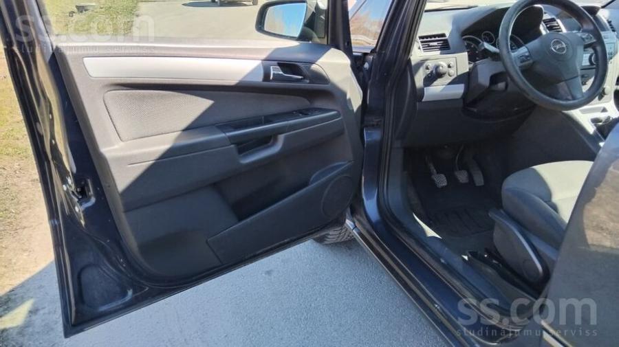 Pelēks Opel Zafira 2007 Rīga, ar dzinēja tilpumu 1.90 L un nobraukumu 360 tūkst. km par 490 €, foto 12 vietnē AUTOMOTO.COM.LV