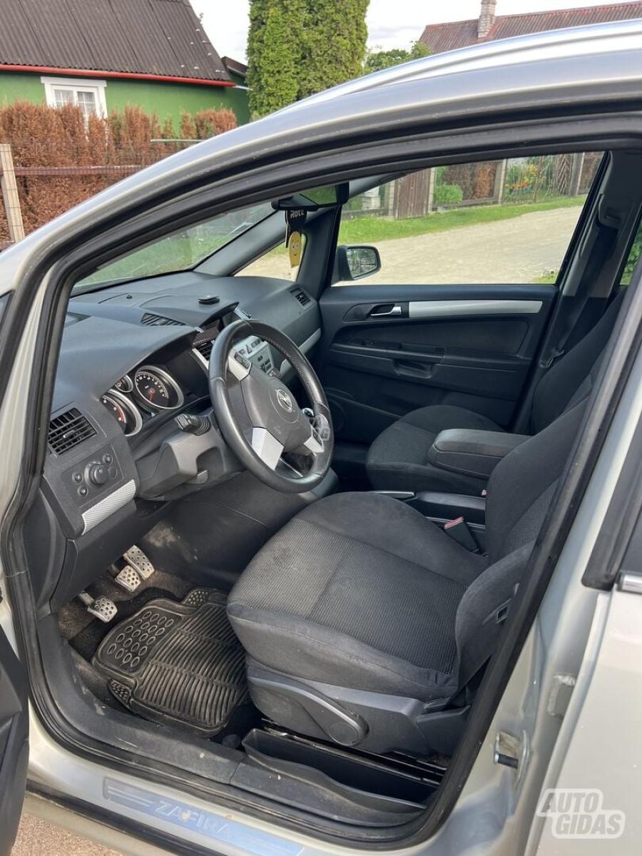 Pelēks Opel Zafira 2007 Viļņa, ar dzinēja tilpumu 1.90 L un nobraukumu 264 tūkst. km par 1000 €, foto 8 vietnē AUTOMOTO.COM.LV