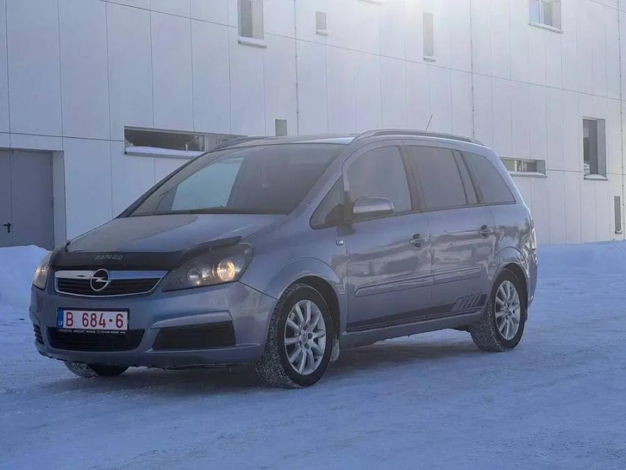 Grey Opel Zafira 2007 in Rezekne, with an engine capacity of 1.90 L and mileage of 255 thousand km for 2150 €, photo 4 on AUTOMOTO.COM.LV