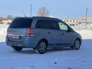 Grey Opel Zafira 2007 in Rezekne, with an engine capacity of 1.90 L and mileage of 255 thousand km for 2150 €, photo 5 on AUTOMOTO.COM.LV