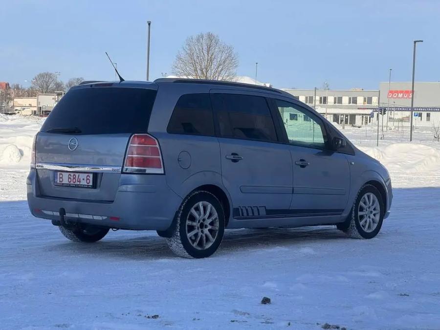 Grey Opel Zafira 2007 in Rezekne, with an engine capacity of 1.90 L and mileage of 255 thousand km for 2150 €, photo 5 on AUTOMOTO.COM.LV