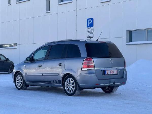 Pelēks Opel Zafira 2007 Rēzekne, ar dzinēja tilpumu 1.90 L un nobraukumu 255 tūkst. km par 2150 €, foto 5 vietnē AUTOMOTO.COM.LV