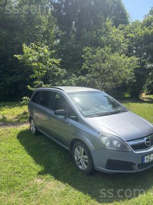 Grey Opel Zafira 2007 in Bauska, with an engine capacity of 1.90 L and mileage of 467 thousand km for 1300 €, photo 3 on AUTOMOTO.COM.LV