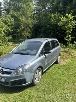 Grey Opel Zafira 2007 in Bauska, with an engine capacity of 1.90 L and mileage of 467 thousand km for 1300 €, photo 4 on AUTOMOTO.COM.LV
