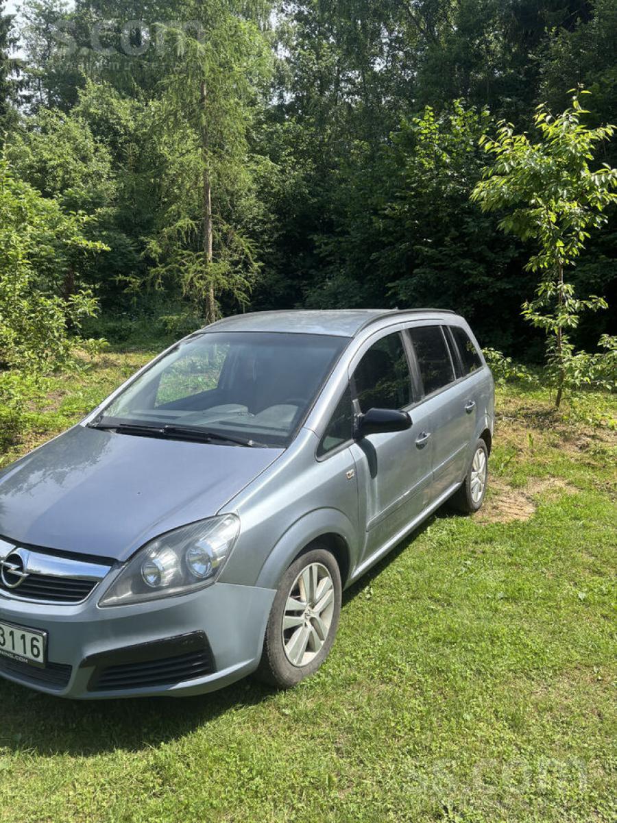 Grey Opel Zafira 2007 in Bauska, with an engine capacity of 1.90 L and mileage of 467 thousand km for 1300 €, photo 4 on AUTOMOTO.COM.LV