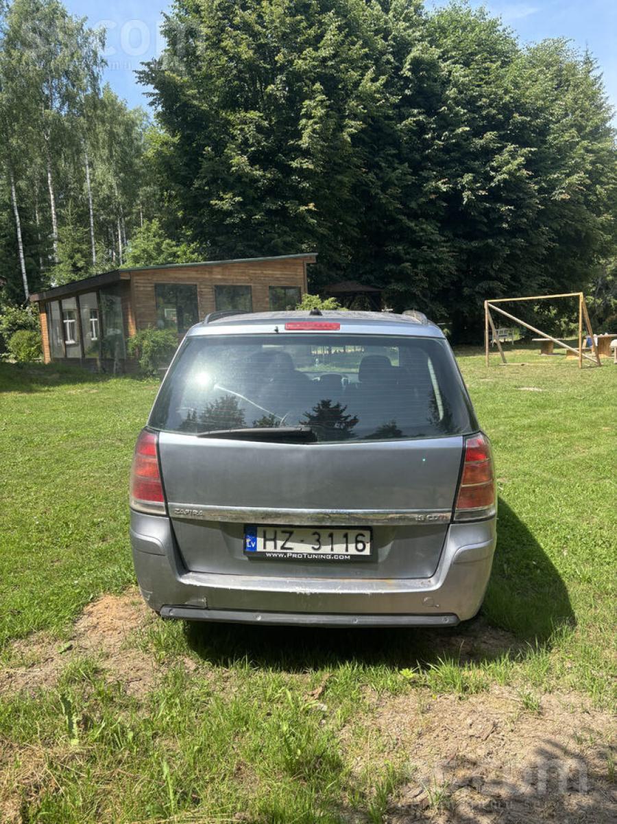 Grey Opel Zafira 2007 in Bauska, with an engine capacity of 1.90 L and mileage of 467 thousand km for 1300 €, photo 5 on AUTOMOTO.COM.LV