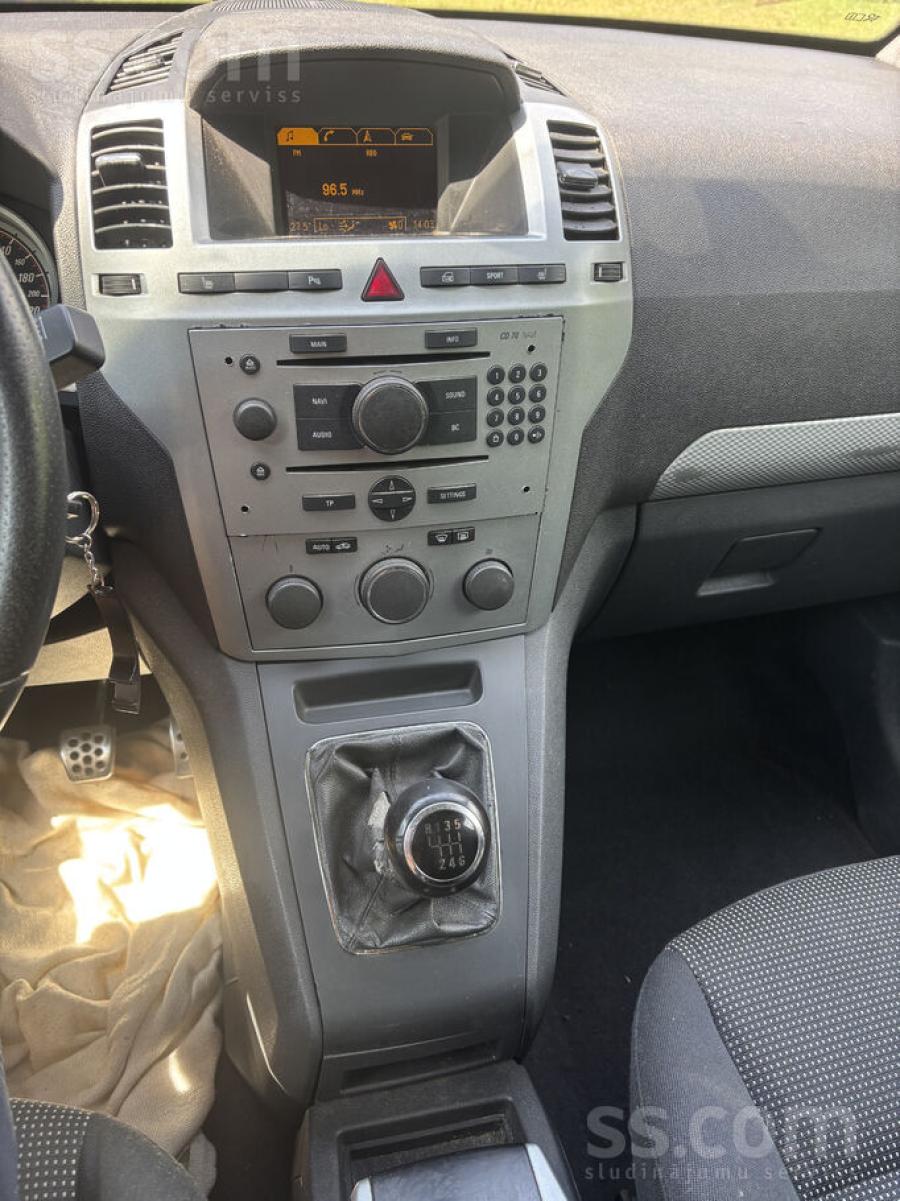 Grey Opel Zafira 2007 in Bauska, with an engine capacity of 1.90 L and mileage of 467 thousand km for 1300 €, photo 7 on AUTOMOTO.COM.LV