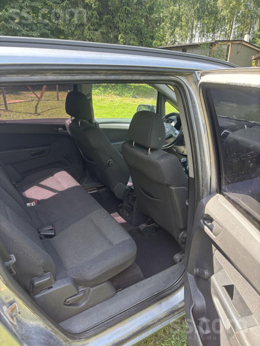 Grey Opel Zafira 2007 in Bauska, with an engine capacity of 1.90 L and mileage of 467 thousand km for 1300 €, photo 12 on AUTOMOTO.COM.LV