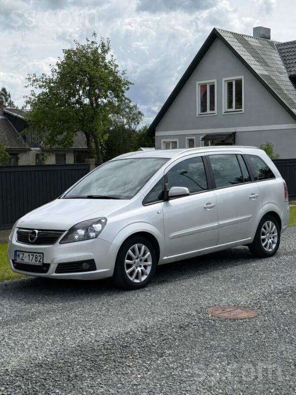 Grey Opel Zafira 2007 in Kuldiga, with an engine capacity of 1.90 L and mileage of 310 thousand km for 1500 €, photo 2 on AUTOMOTO.COM.LV