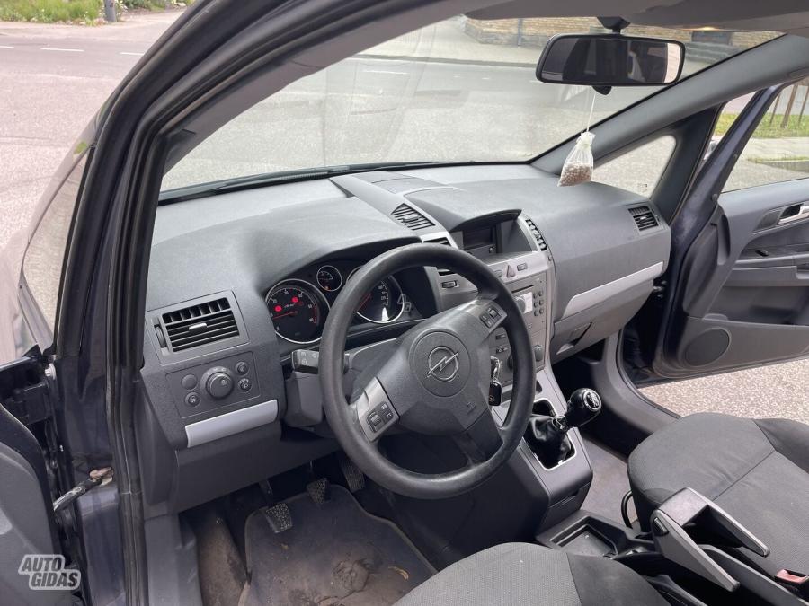 Pelēks Opel Zafira 2007 Viļņa, ar dzinēja tilpumu 1.90 L un nobraukumu 230 tūkst. km par 1850 €, foto 24 vietnē AUTOMOTO.COM.LV