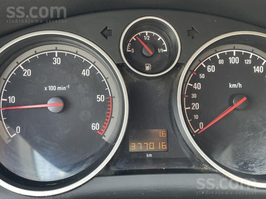Pelēks Opel Zafira 2007 Saldus, ar dzinēja tilpumu 1.90 L un nobraukumu 377 tūkst. km par 900 €, foto 7 vietnē AUTOMOTO.COM.LV