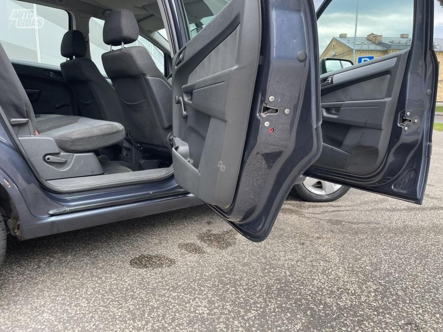 Grey Opel Zafira 2007 in Vilnius, with an engine capacity of 1.90 L and mileage of 230 thousand km for 1800 €, photo 22 on AUTOMOTO.COM.LV