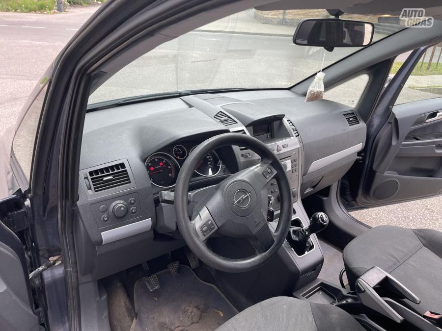 Grey Opel Zafira 2007 in Vilnius, with an engine capacity of 1.90 L and mileage of 230 thousand km for 1800 €, photo 24 on AUTOMOTO.COM.LV