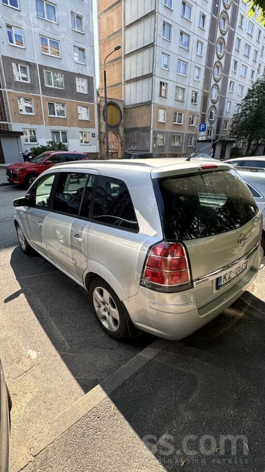 Grey Opel Zafira 2007 in Riga, with an engine capacity of 1.90 L and mileage of 398 thousand km for 1650 €, photo 5 on AUTOMOTO.COM.LV