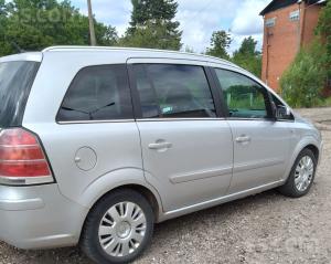 Grey Opel Zafira 2007 in Cesis, with an engine capacity of 1.90 L and mileage of 338 thousand km for 1600 €, photo 4 on AUTOMOTO.COM.LV