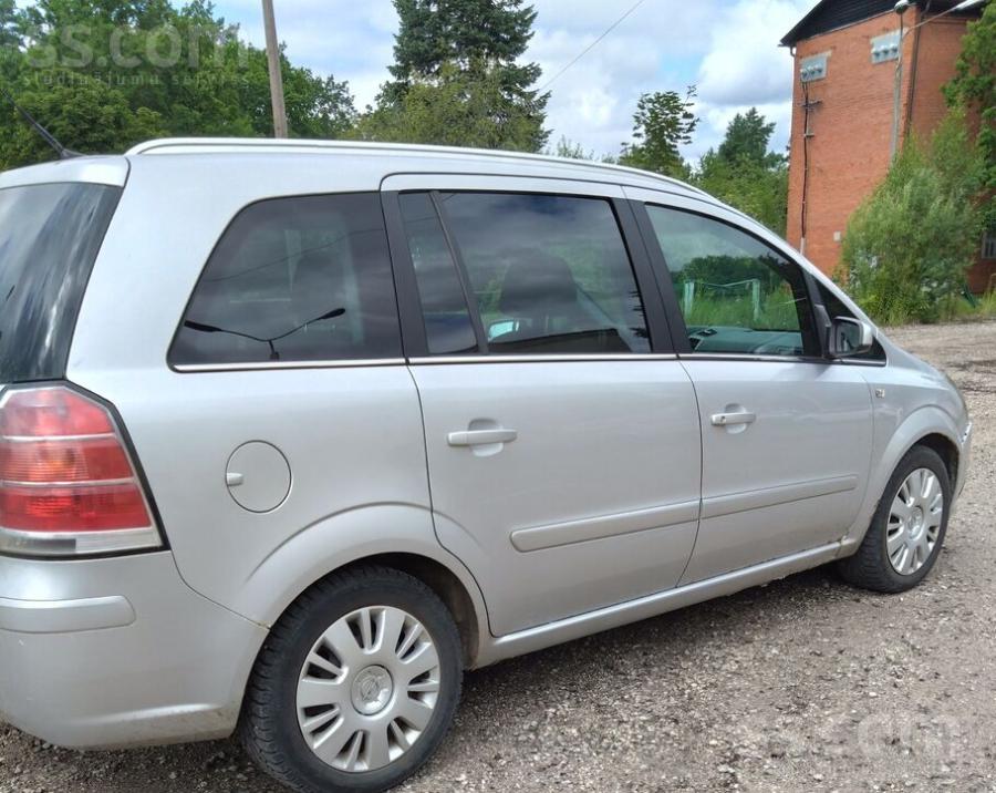 Grey Opel Zafira 2007 in Cesis, with an engine capacity of 1.90 L and mileage of 338 thousand km for 1600 €, photo 4 on AUTOMOTO.COM.LV