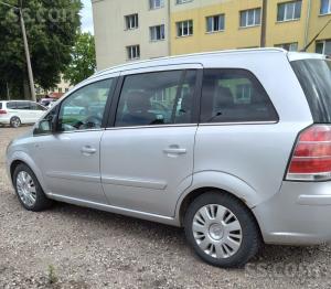 Grey Opel Zafira 2007 in Cesis, with an engine capacity of 1.90 L and mileage of 338 thousand km for 1600 €, photo 5 on AUTOMOTO.COM.LV