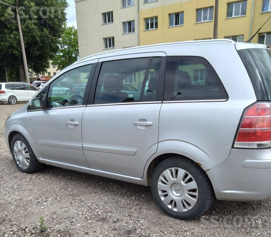 Grey Opel Zafira 2007 in Cesis, with an engine capacity of 1.90 L and mileage of 338 thousand km for 1600 €, photo 5 on AUTOMOTO.COM.LV