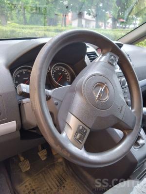 Grey Opel Zafira 2007 in Cesis, with an engine capacity of 1.90 L and mileage of 338 thousand km for 1600 €, photo 6 on AUTOMOTO.COM.LV