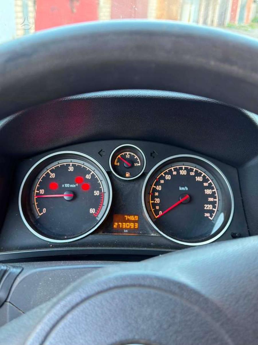 Grey Opel Zafira 2007 in Kaunas, with an engine capacity of 1.91 L and mileage of 273 thousand km for 2000 €, photo 12 on AUTOMOTO.COM.LV