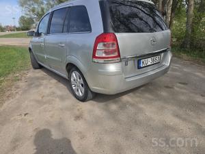 Grey Opel Zafira 2007 in Bauska, with an engine capacity of 1.70 L and mileage of 352 thousand km for 1420 €, photo 3 on AUTOMOTO.COM.LV