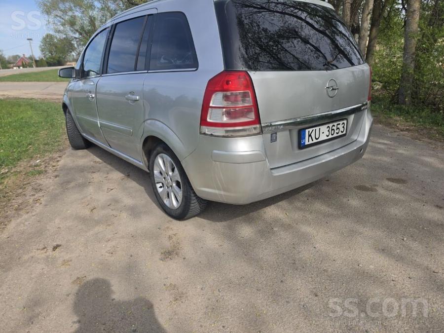 Grey Opel Zafira 2007 in Bauska, with an engine capacity of 1.70 L and mileage of 352 thousand km for 1420 €, photo 3 on AUTOMOTO.COM.LV