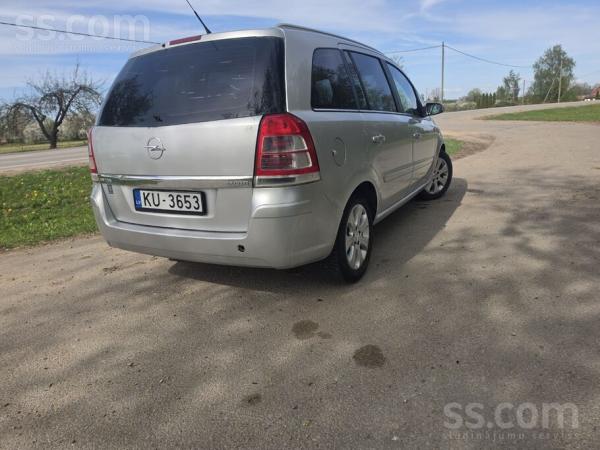 Grey Opel Zafira 2007 in Bauska, with an engine capacity of 1.70 L and mileage of 352 thousand km for 1420 €, photo 4 on AUTOMOTO.COM.LV