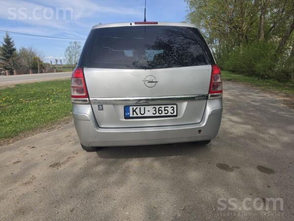 Grey Opel Zafira 2007 in Bauska, with an engine capacity of 1.70 L and mileage of 352 thousand km for 1420 €, photo 7 on AUTOMOTO.COM.LV