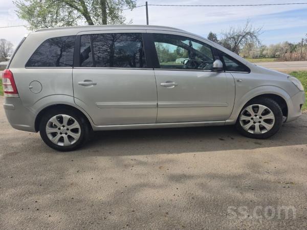 Grey Opel Zafira 2007 in Bauska, with an engine capacity of 1.70 L and mileage of 352 thousand km for 1420 €, photo 8 on AUTOMOTO.COM.LV