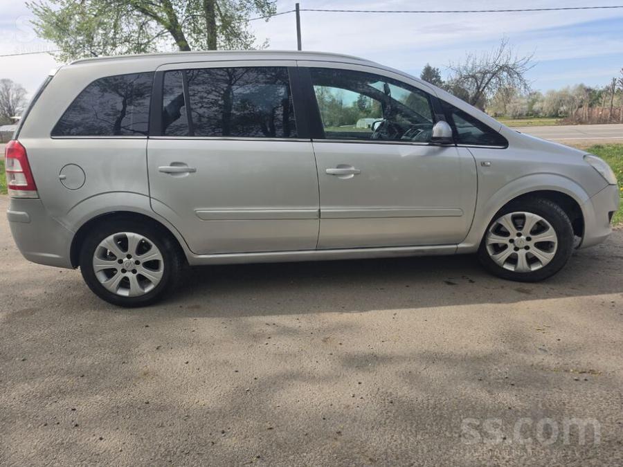 Grey Opel Zafira 2007 in Bauska, with an engine capacity of 1.70 L and mileage of 352 thousand km for 1420 €, photo 8 on AUTOMOTO.COM.LV