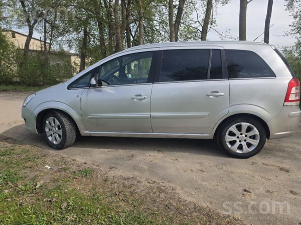 Grey Opel Zafira 2007 in Bauska, with an engine capacity of 1.70 L and mileage of 352 thousand km for 1420 €, photo 9 on AUTOMOTO.COM.LV