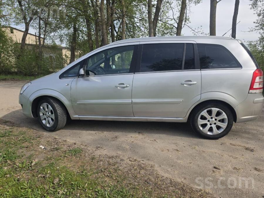 Grey Opel Zafira 2007 in Bauska, with an engine capacity of 1.70 L and mileage of 352 thousand km for 1420 €, photo 9 on AUTOMOTO.COM.LV