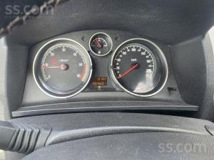 Grey Opel Zafira 2007 in Bauska, with an engine capacity of 1.70 L and mileage of 352 thousand km for 1420 €, photo 12 on AUTOMOTO.COM.LV