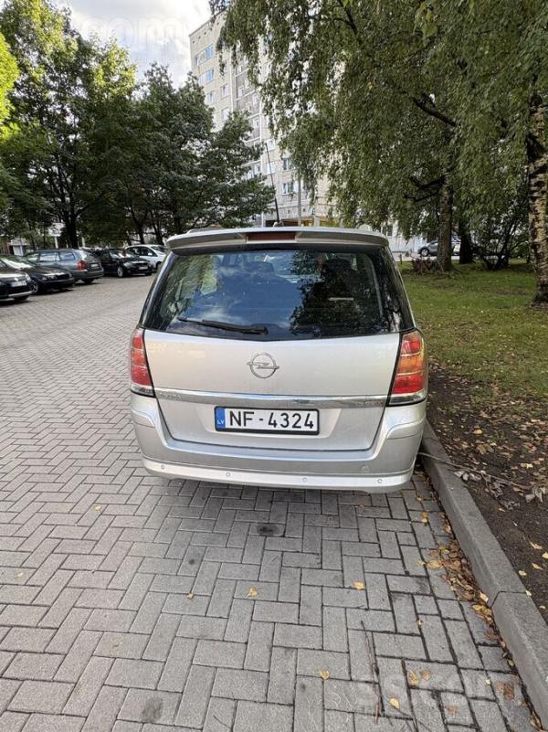 Opel Zafira 2007 Rīga vietnē Pelēks Opel Zafira 2007 Rīga, ar dzinēja tilpumu 1.90 L un nobraukumu 208 tūkst. km par 1999 €, foto 1 vietnē AUTOMOTO.COM.LV