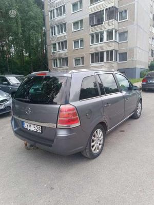 Grey Opel Zafira 2007 in Vilnius, with an engine capacity of 1.91 L and mileage of 294 thousand km for 1700 €, photo 5 on AUTOMOTO.COM.LV