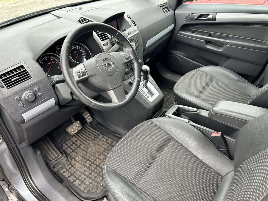 Grey Opel Zafira 2007 in Vilnius, with an engine capacity of 1.91 L and mileage of 294 thousand km for 1700 €, photo 8 on AUTOMOTO.COM.LV