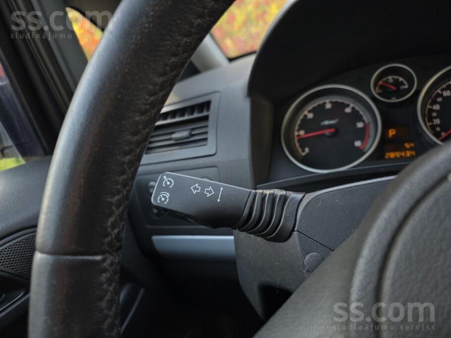 Pelēks Opel Zafira 2007 Jelgava, ar dzinēja tilpumu 1.90 L un nobraukumu 0 tūkst. km par 790 €, foto 24 vietnē AUTOMOTO.COM.LV