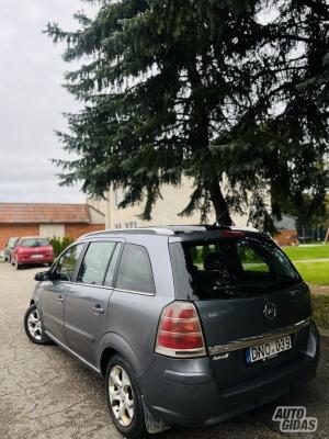 Pelēks Opel Zafira 2007 Marijampole, ar dzinēja tilpumu 1.90 L un nobraukumu 302 tūkst. km par 1100 €, foto 4 vietnē AUTOMOTO.COM.LV