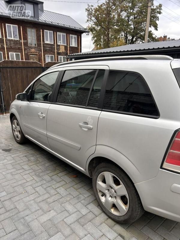 Pelēks Opel Zafira 2007 Kauņa, ar dzinēja tilpumu 1.90 L un nobraukumu 281 tūkst. km par 1200 €, foto 4 vietnē AUTOMOTO.COM.LV