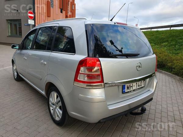 Grey Opel Zafira 2008 in Daugavpils, with an engine capacity of 1.70 L and mileage of 0 thousand km for 1990 €, photo 5 on AUTOMOTO.COM.LV