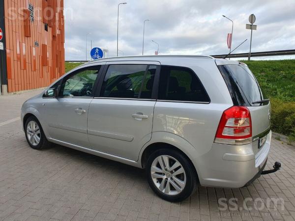 Grey Opel Zafira 2008 in Daugavpils, with an engine capacity of 1.70 L and mileage of 0 thousand km for 1990 €, photo 6 on AUTOMOTO.COM.LV