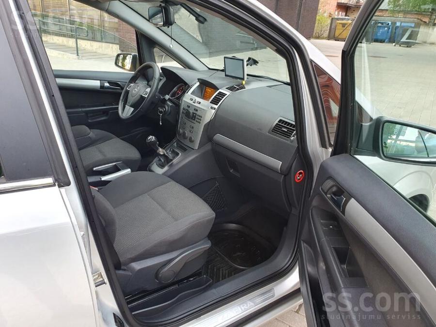 Pelēks Opel Zafira 2008 Daugavpils, ar dzinēja tilpumu 1.70 L un nobraukumu 0 tūkst. km par 1990 €, foto 19 vietnē AUTOMOTO.COM.LV