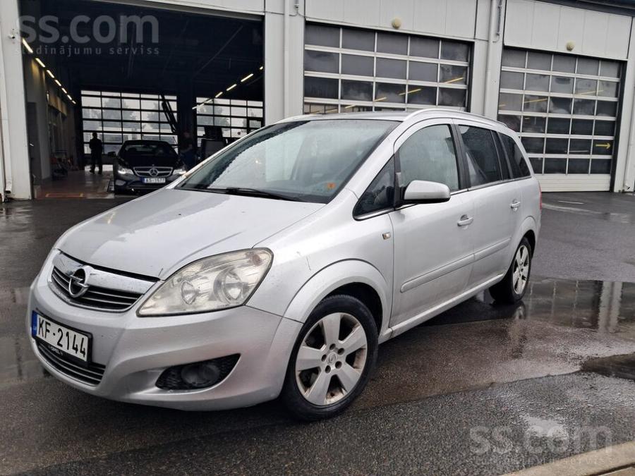 Grey Opel Zafira 2008 in Riga, with an engine capacity of 1.90 L and mileage of 380 thousand km for 1450 €, photo 2 on AUTOMOTO.COM.LV