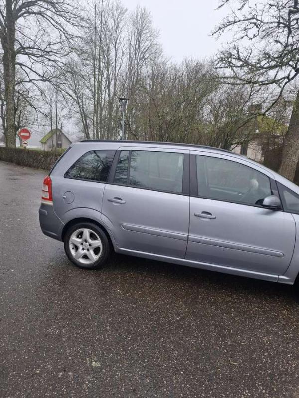 Grey Opel Zafira 2008 in Vilnius, with an engine capacity of 1.90 L and mileage of 270 thousand km for 1650 €, photo 9 on AUTOMOTO.COM.LV