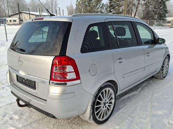 Grey Opel Zafira 2008 in Ukmerge, with an engine capacity of 2.20 L and mileage of 254 thousand km for 2500 €, photo 4 on AUTOMOTO.COM.LV