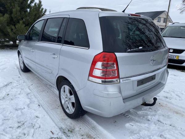 Grey Opel Zafira 2008 in Marijampole, with an engine capacity of 1.80 L and mileage of 220 thousand km for 2250 €, photo 3 on AUTOMOTO.COM.LV