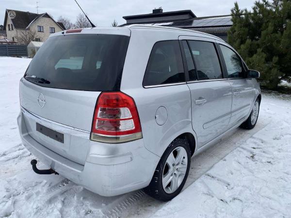 Grey Opel Zafira 2008 in Marijampole, with an engine capacity of 1.80 L and mileage of 220 thousand km for 2250 €, photo 4 on AUTOMOTO.COM.LV